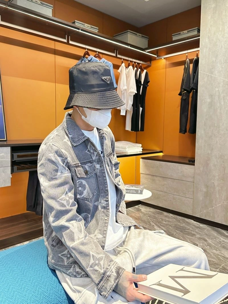 Top match Louis Vuitton Outwear