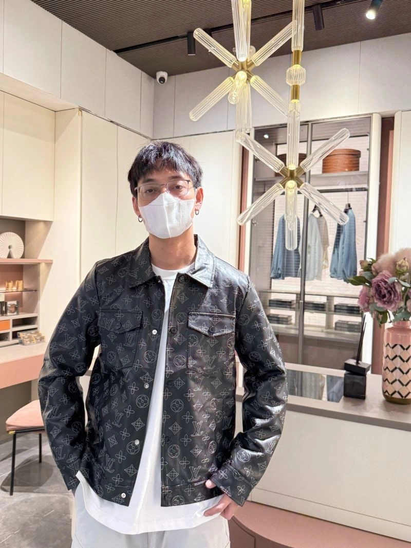 Top mirror Louis Vuitton Outwear
