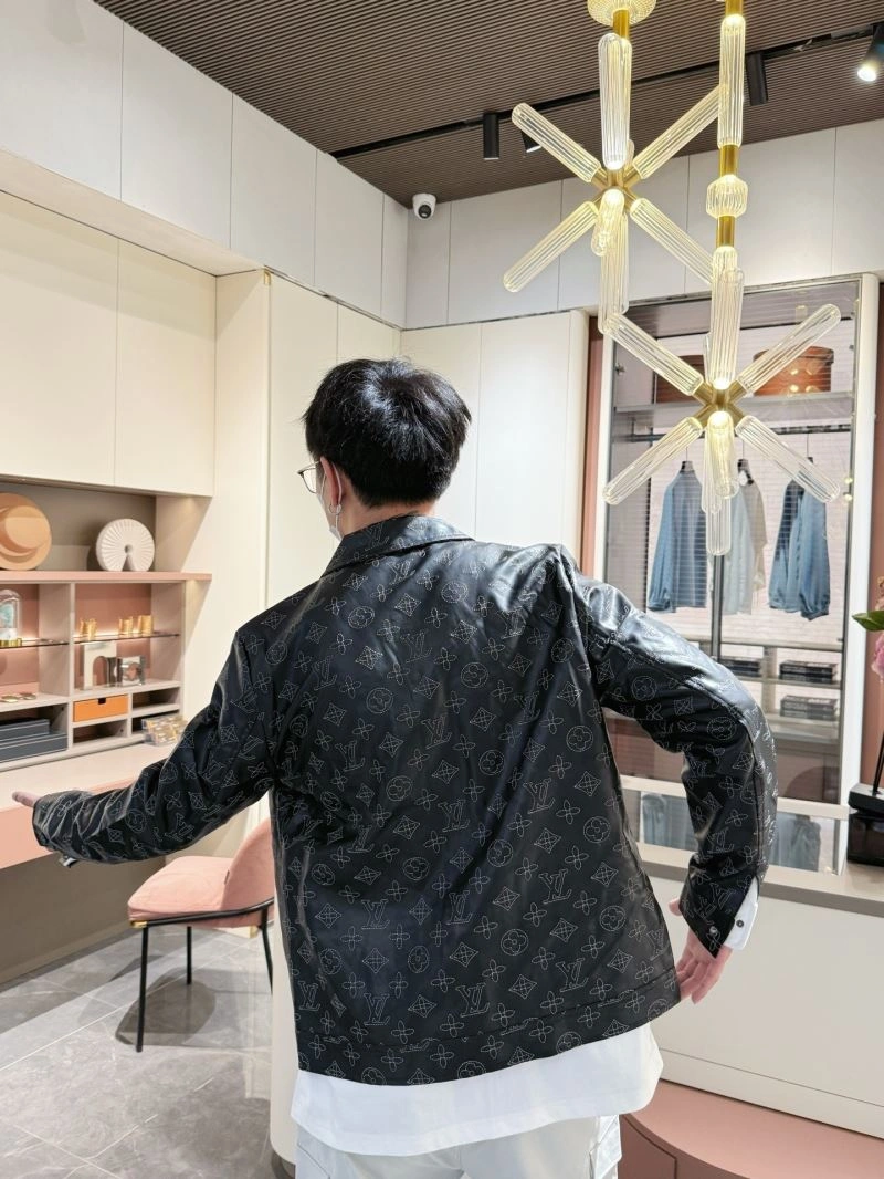 Top mirror Louis Vuitton Outwear