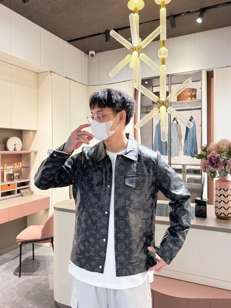 Top mirror Louis Vuitton Outwear