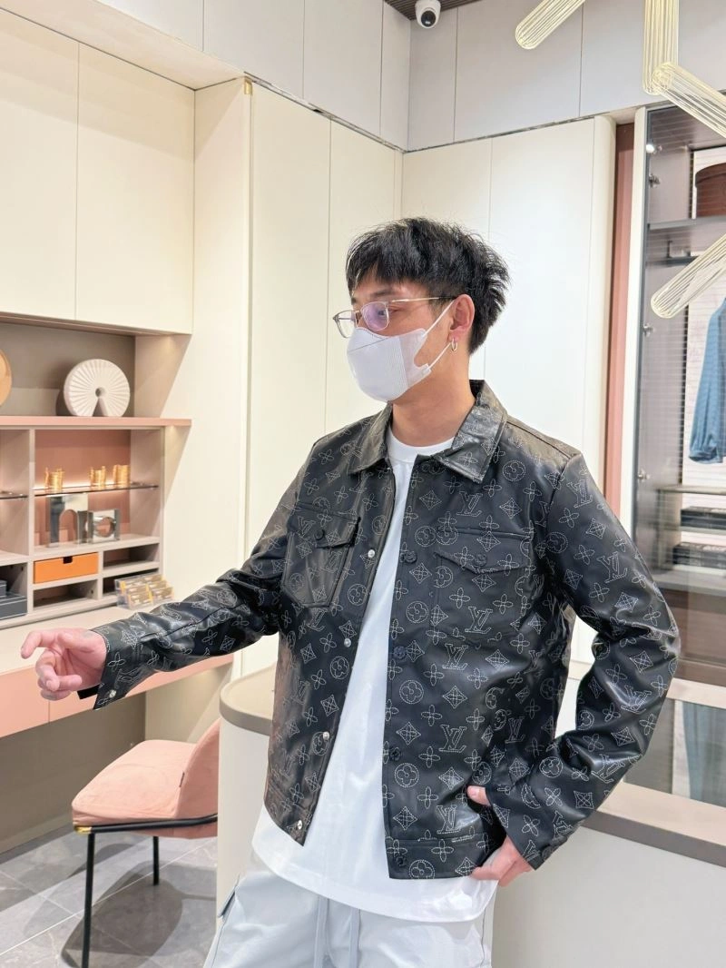 Top mirror Louis Vuitton Outwear