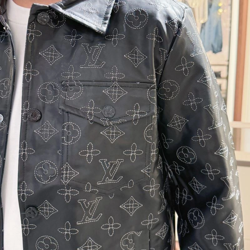 Top mirror Louis Vuitton Outwear