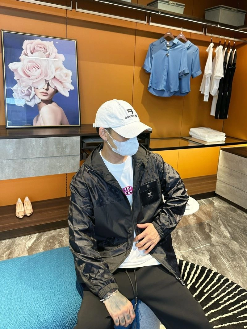 Official Louis Vuitton Outwear