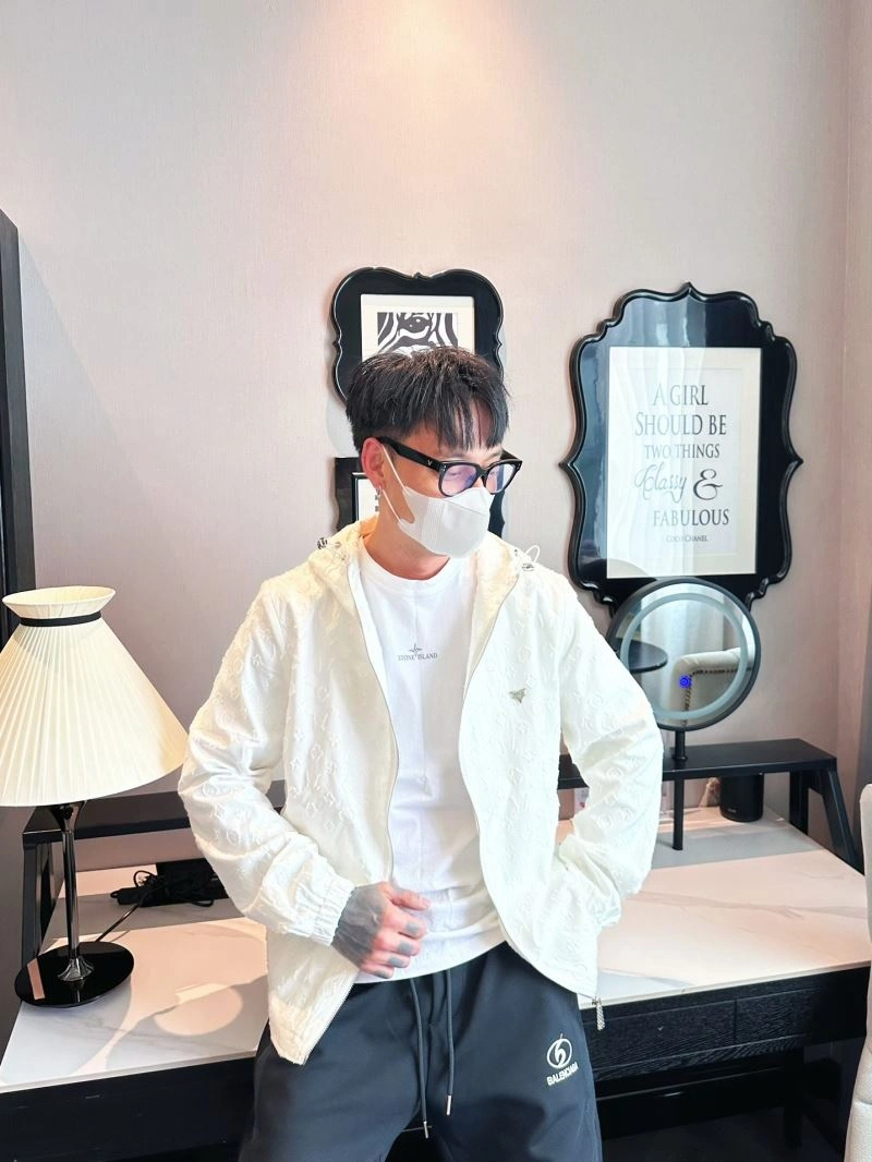 Official Louis Vuitton Outwear