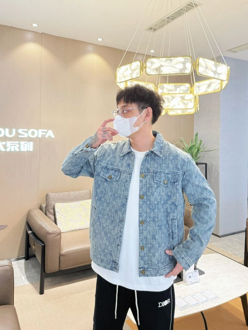 Top mirror Louis Vuitton Outwear