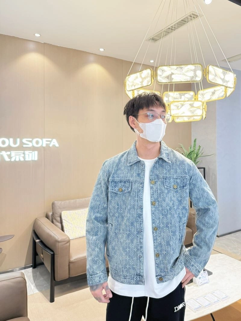 Top mirror Louis Vuitton Outwear