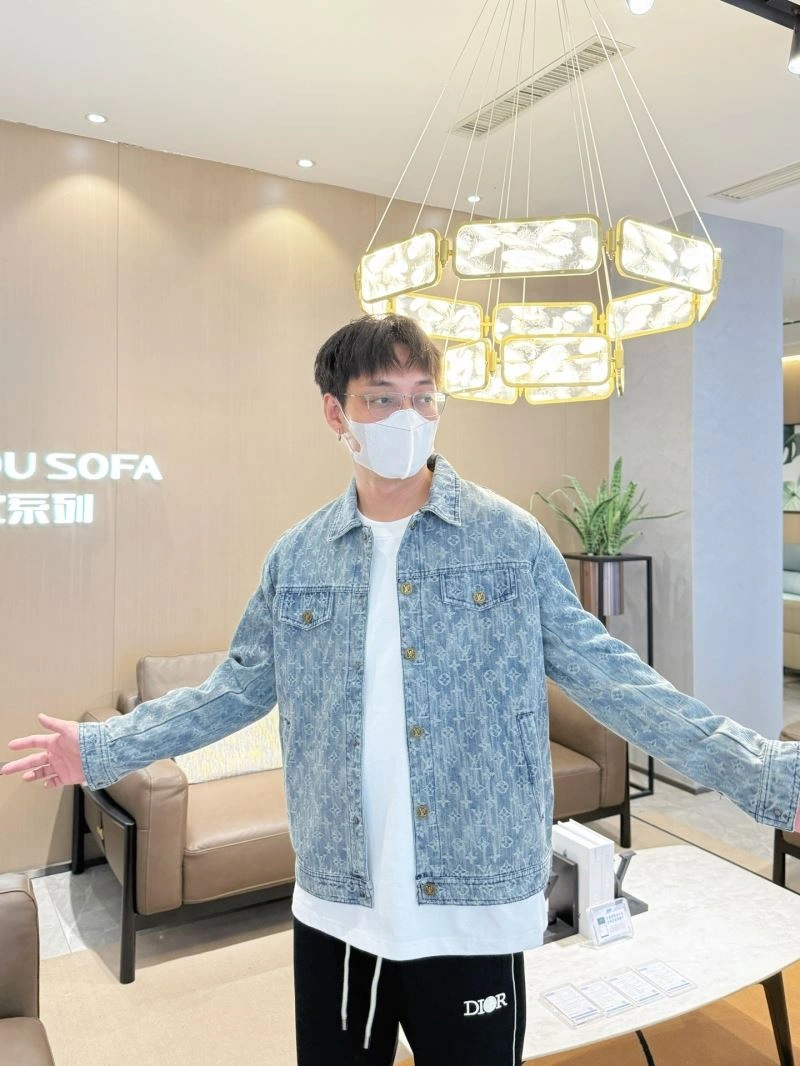 Top mirror Louis Vuitton Outwear