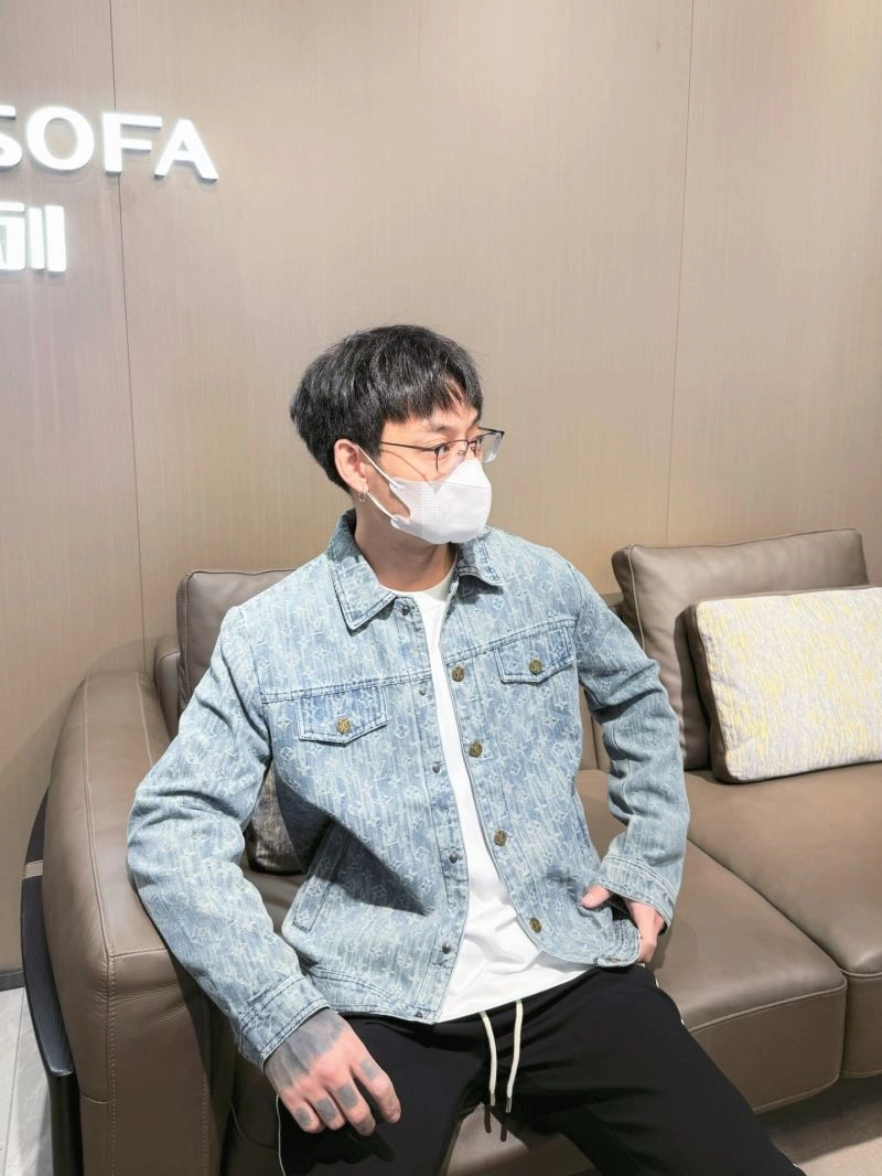 Top mirror Louis Vuitton Outwear