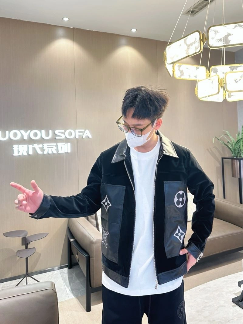 Top mirror Louis Vuitton Outwear
