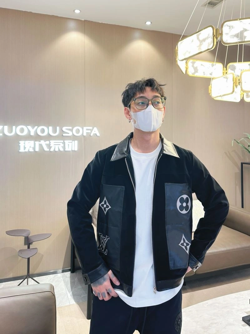 Top mirror Louis Vuitton Outwear