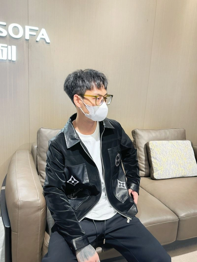 Top mirror Louis Vuitton Outwear