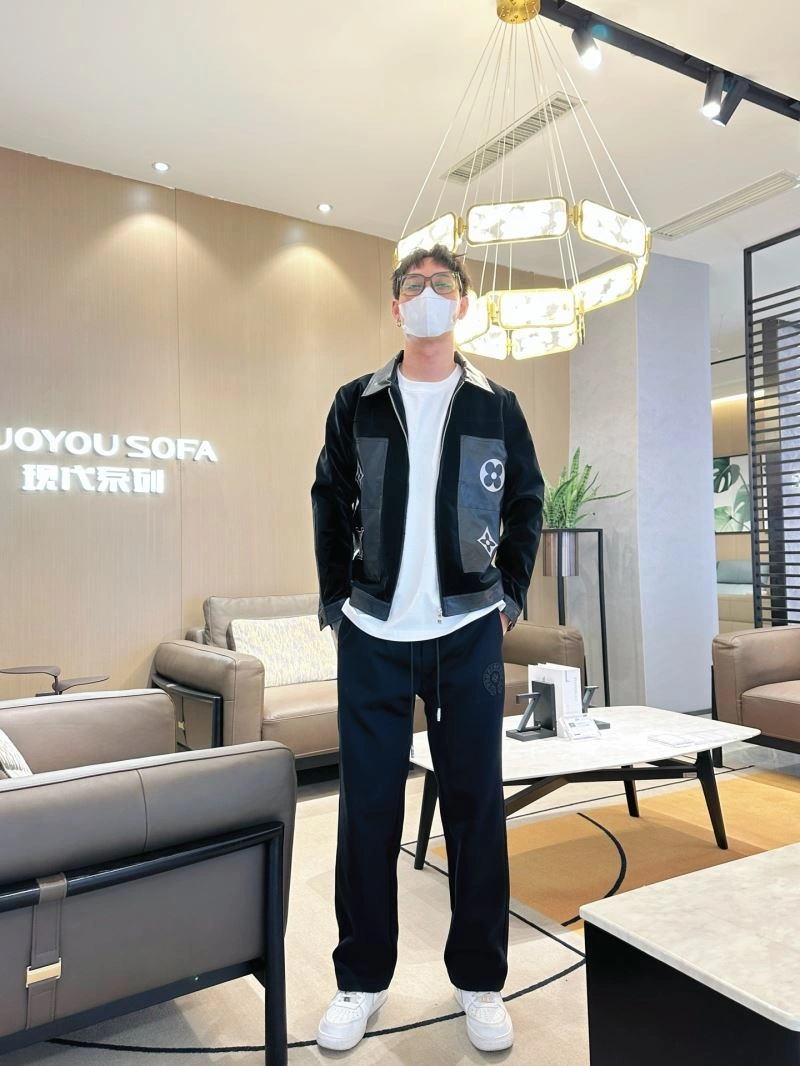 Top mirror Louis Vuitton Outwear