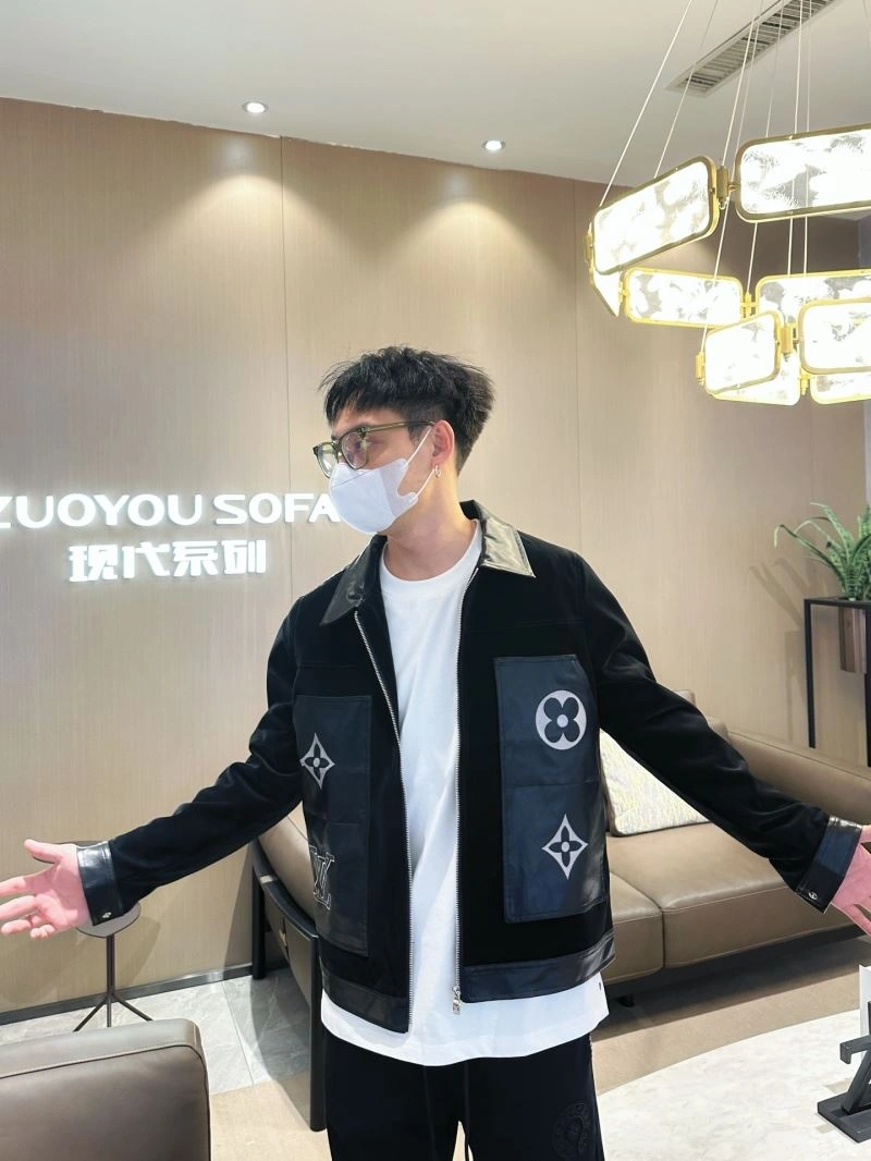 Top mirror Louis Vuitton Outwear