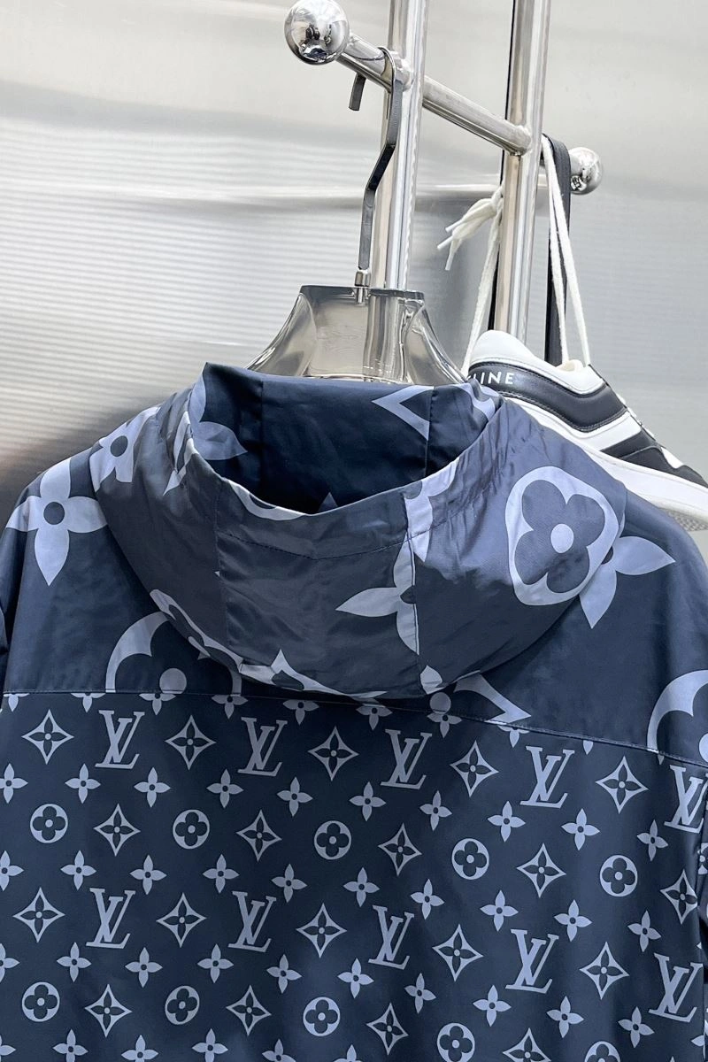 Top mirror Louis Vuitton Outwear