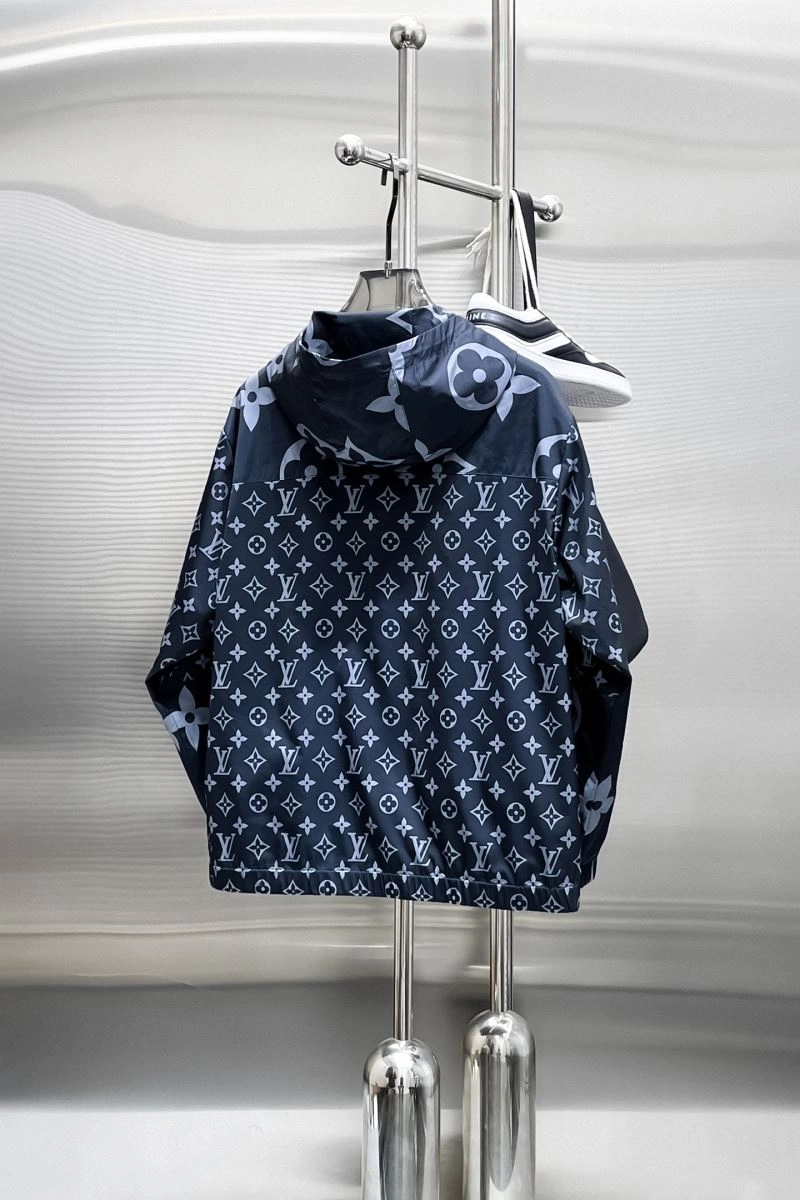 Top mirror Louis Vuitton Outwear