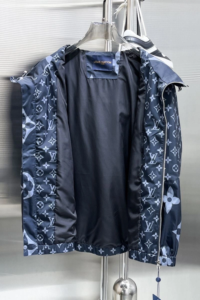 Top mirror Louis Vuitton Outwear