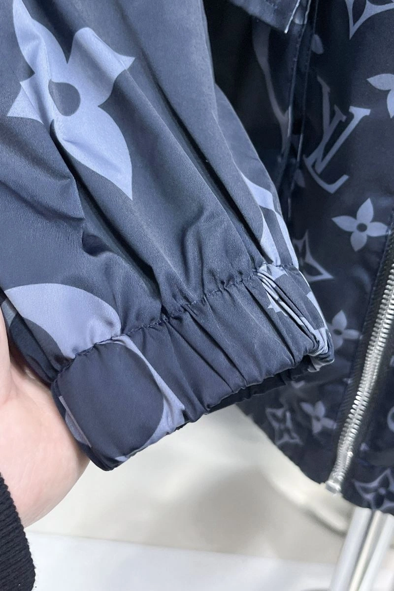 Top mirror Louis Vuitton Outwear