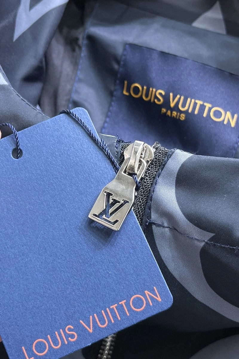 Top mirror Louis Vuitton Outwear