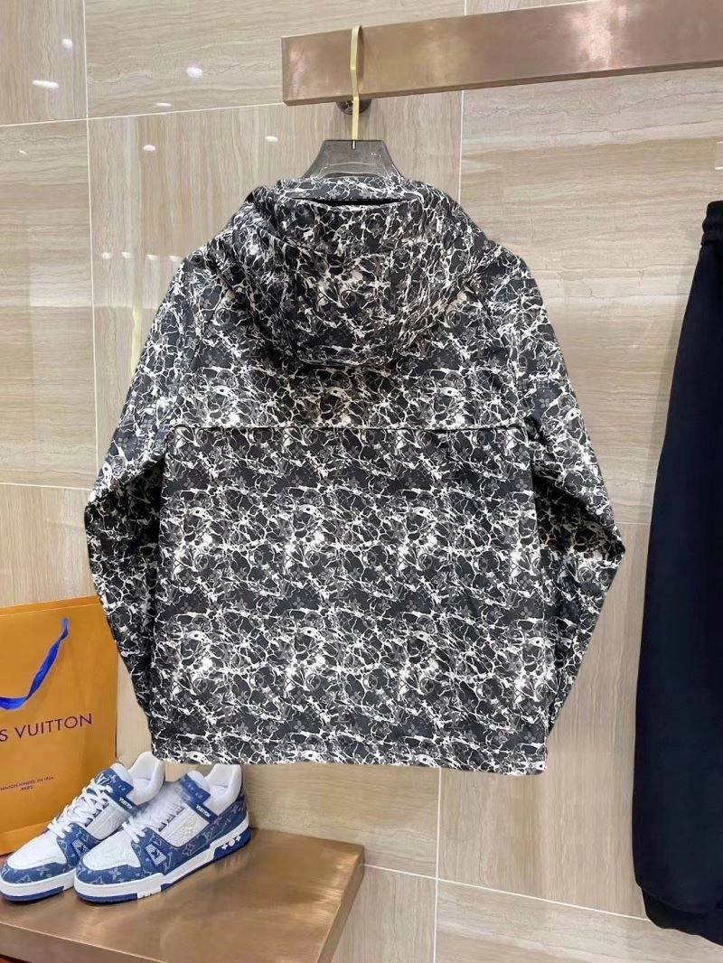 Accurate model Louis Vuitton Outwear