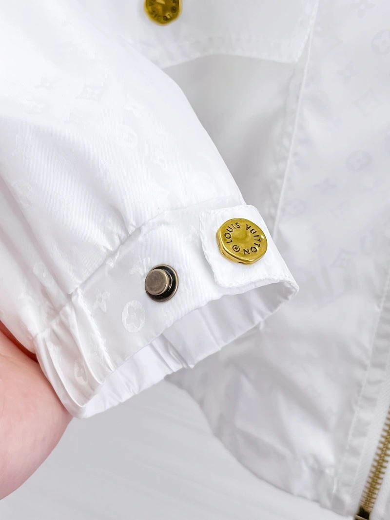Top mirror Louis Vuitton Outwear