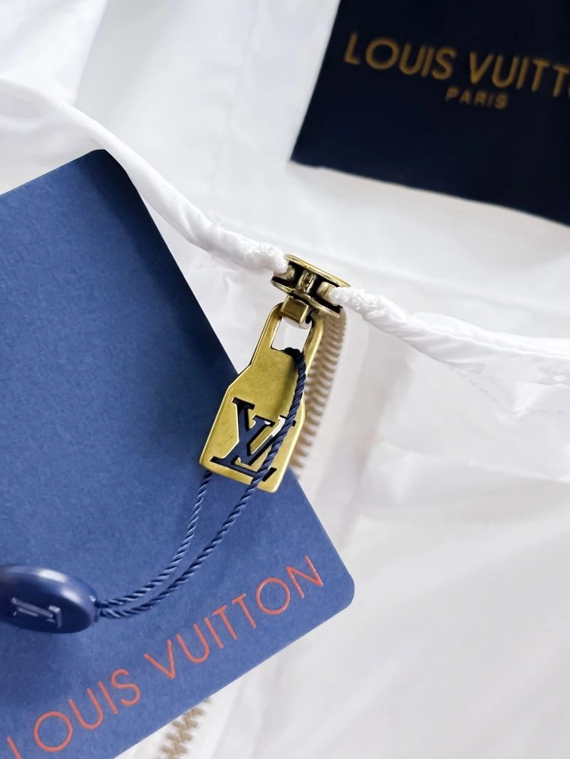 Top mirror Louis Vuitton Outwear