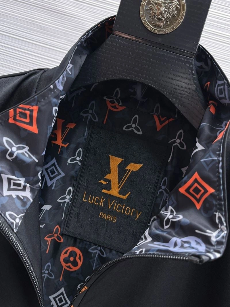 Top mirror Louis Vuitton Outwear