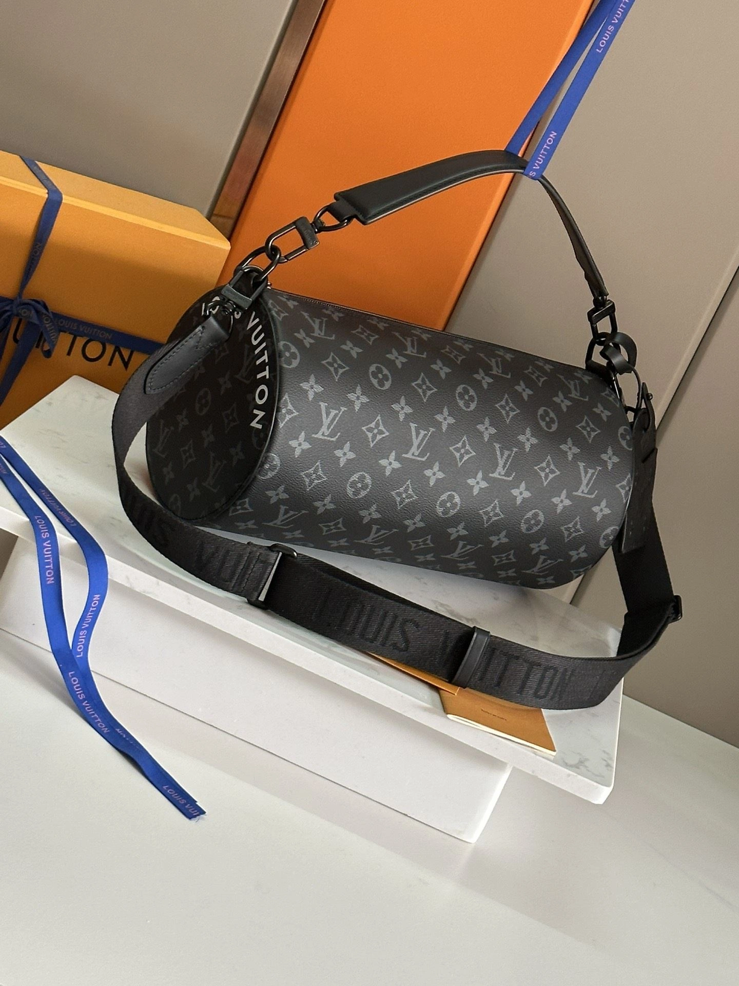 High fidelity Louis Vuitton Round Bags