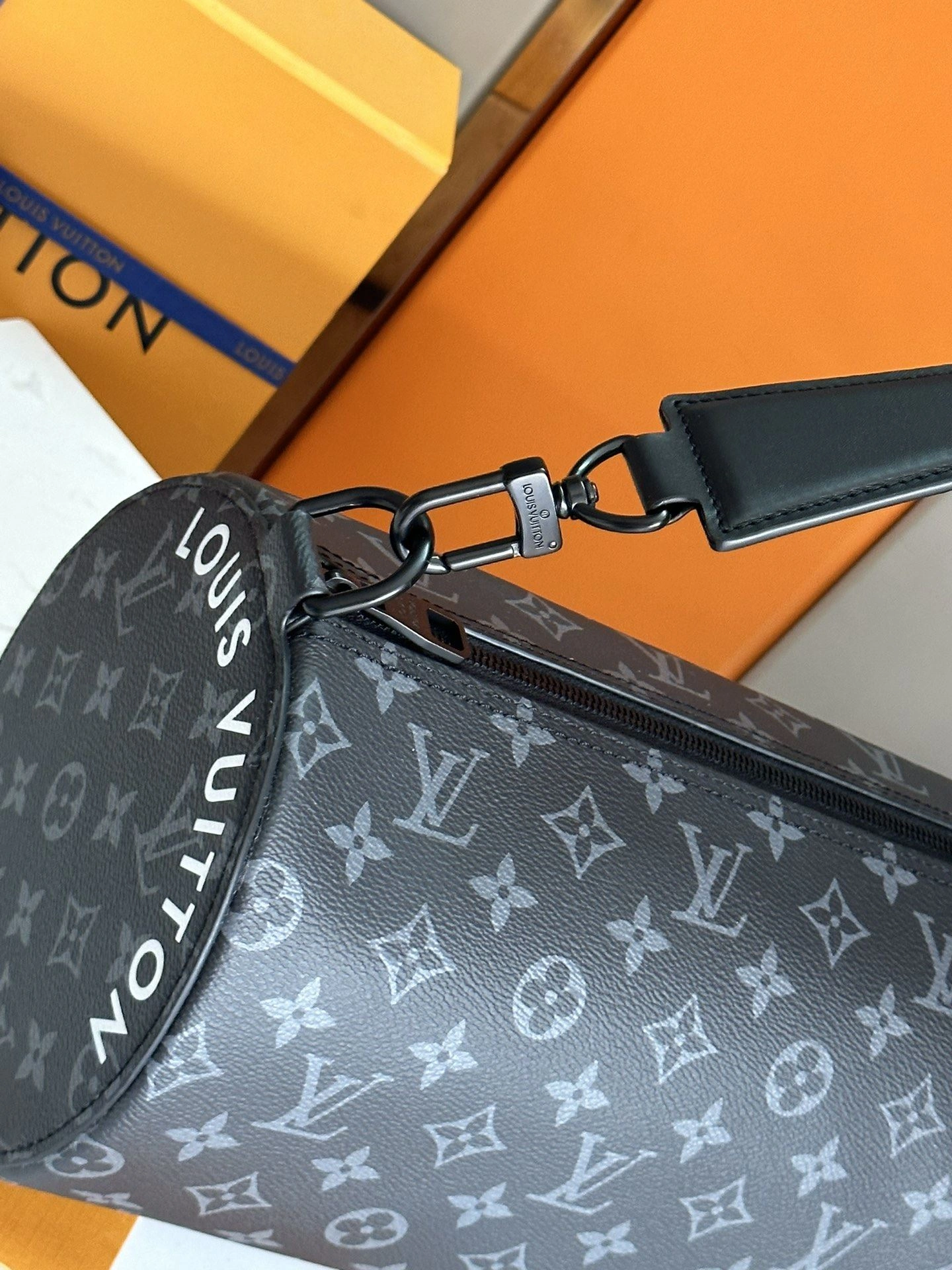 High fidelity Louis Vuitton Round Bags