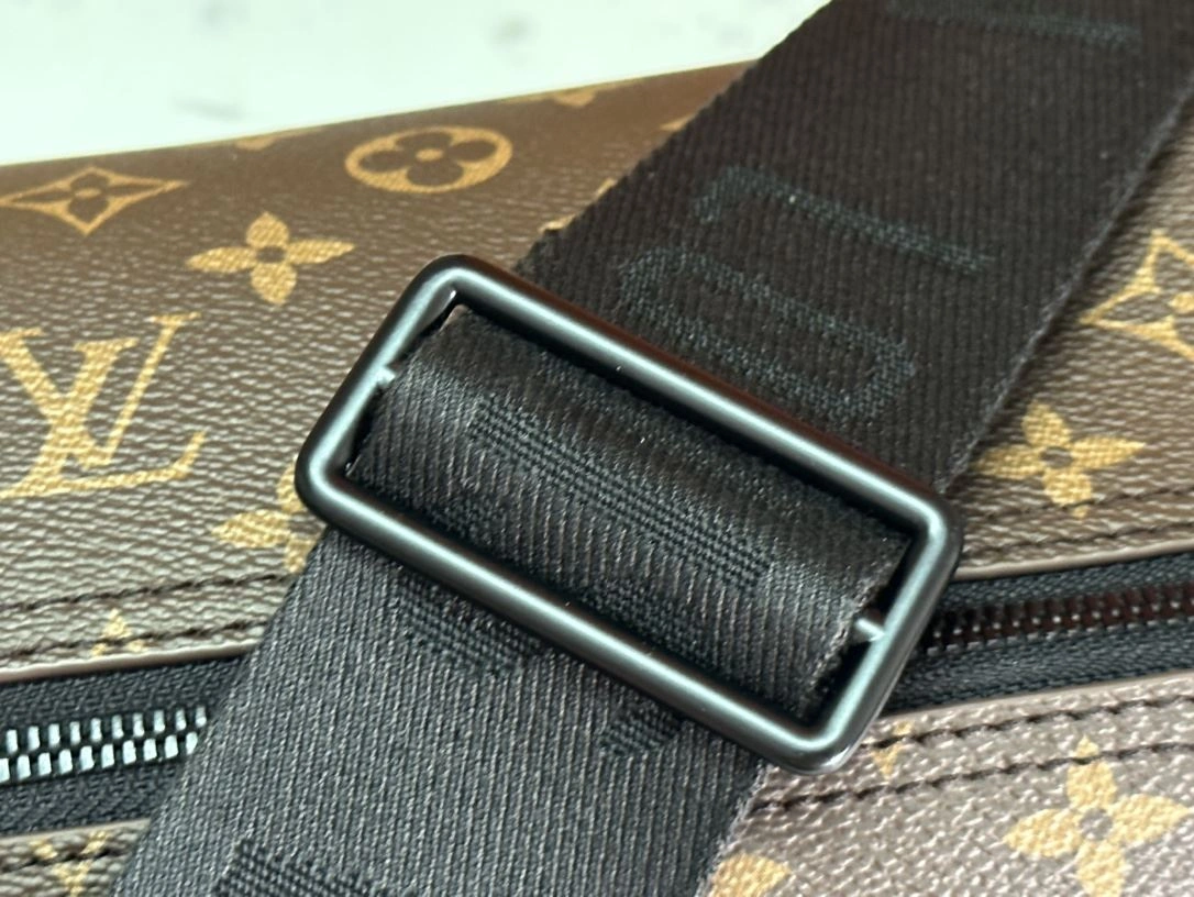 Value-priced Louis Vuitton Round Bags