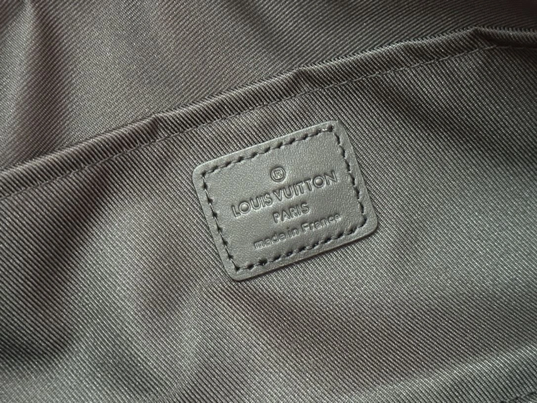 Value-priced Louis Vuitton Round Bags