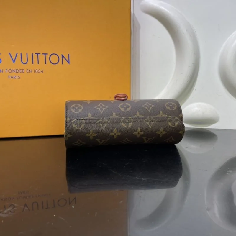 Bargain Louis Vuitton Round Bags