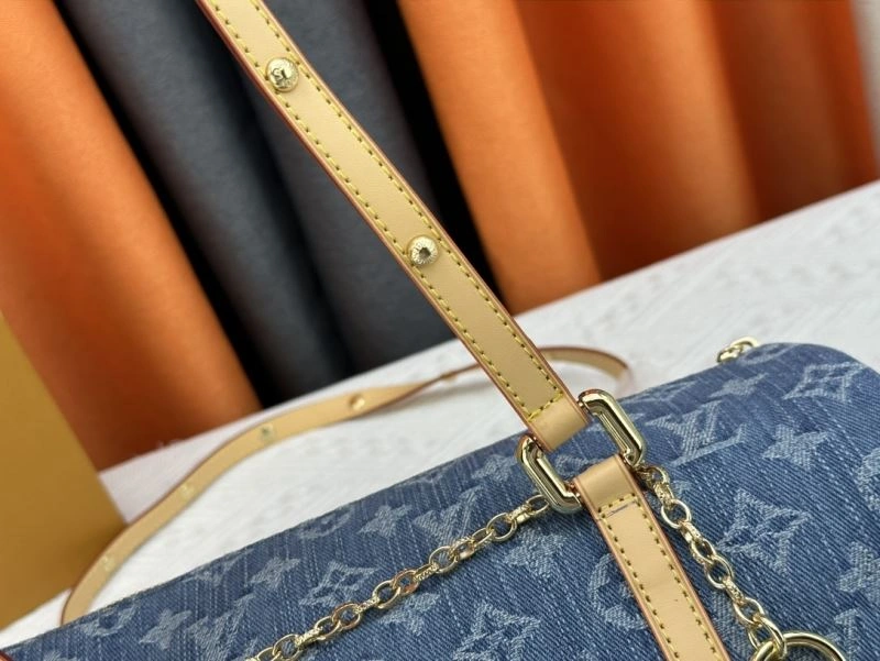 Top mirror Louis Vuitton Round Bags