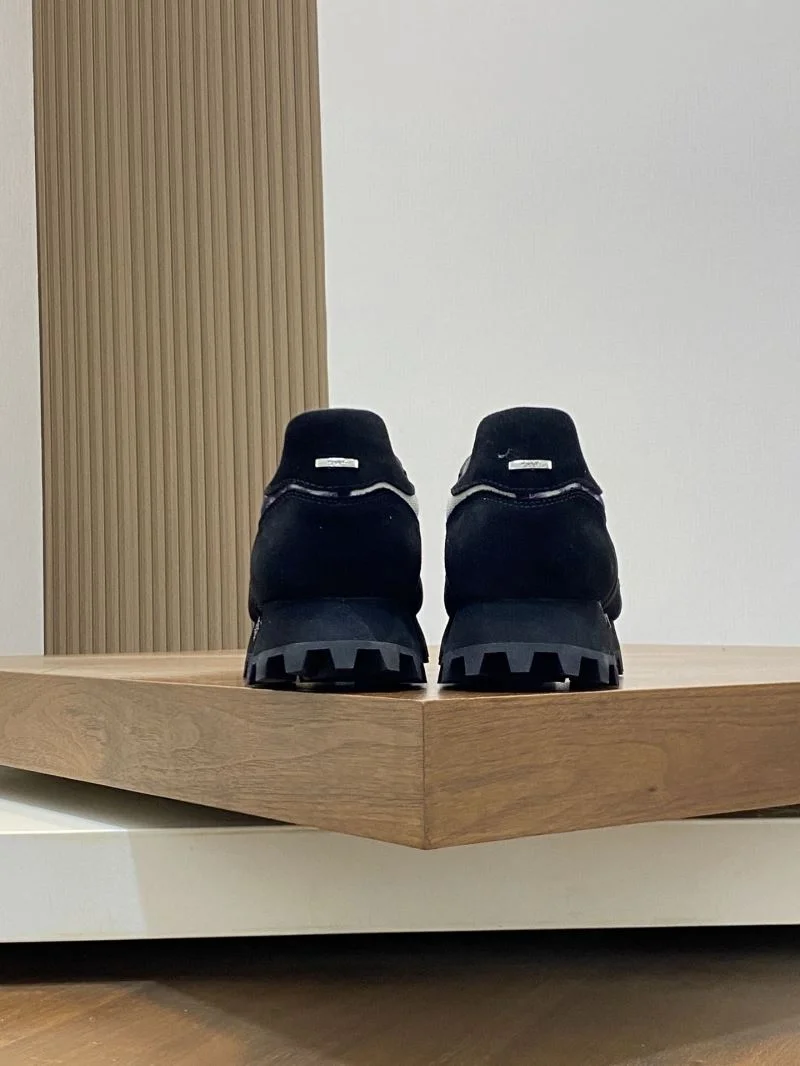 Accurate model Louis Vuitton Run Away Sneaker