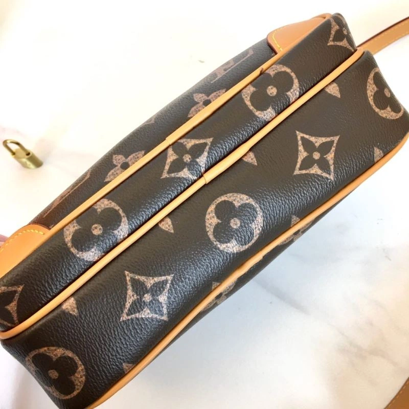 Exact replica Louis Vuitton Satchel Bags