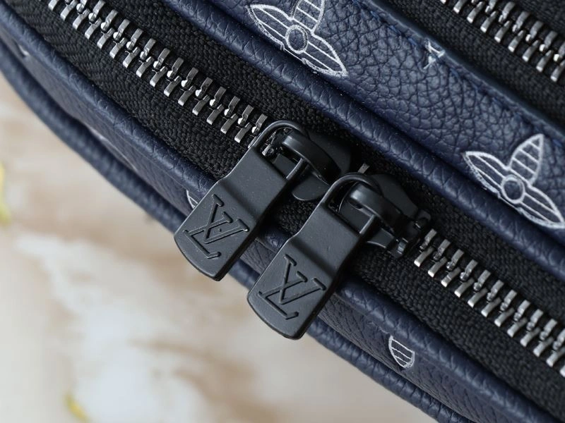Accurate model Louis Vuitton Satchel Bags
