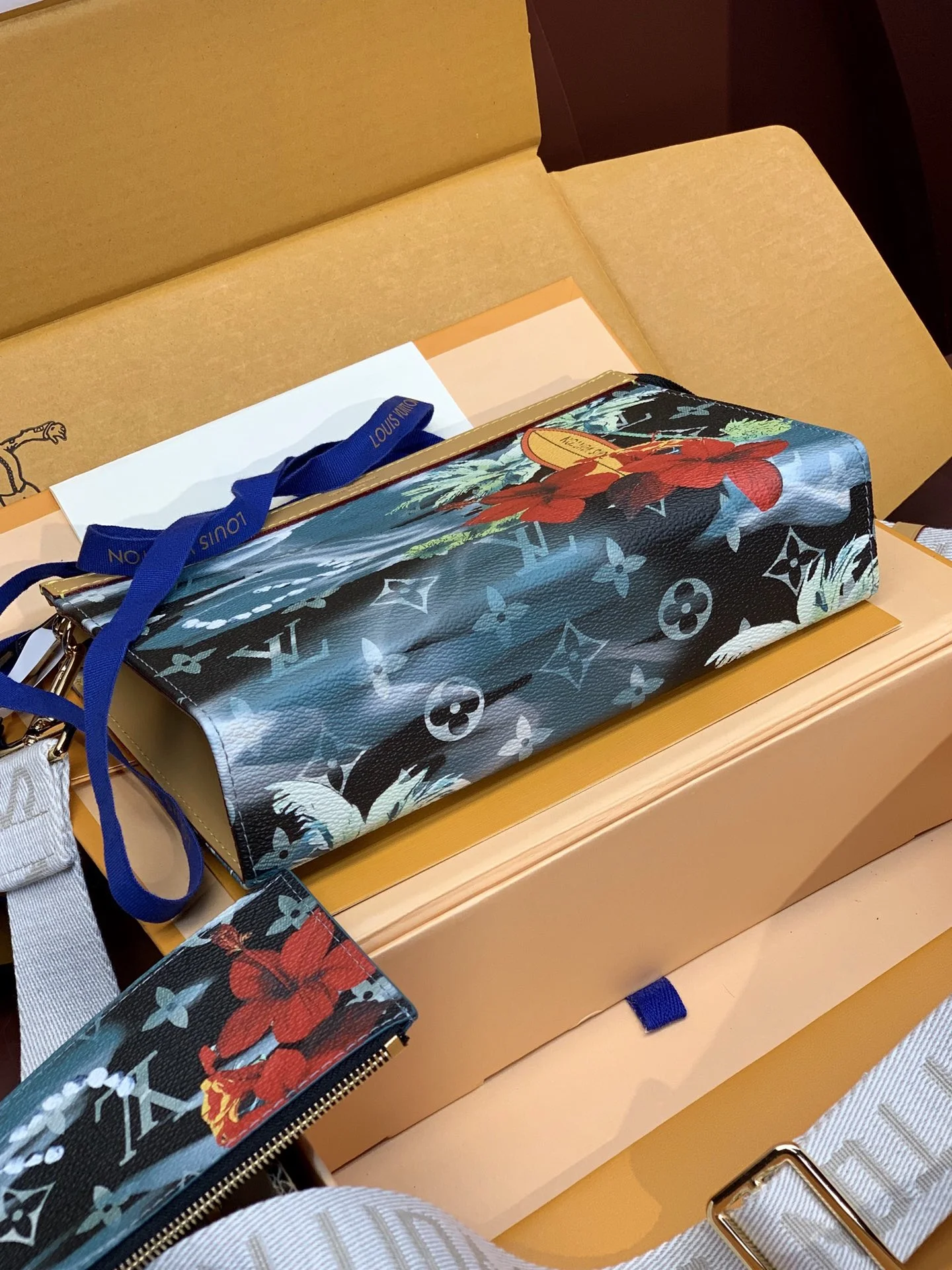 Exact replica Louis Vuitton Satchel Bags