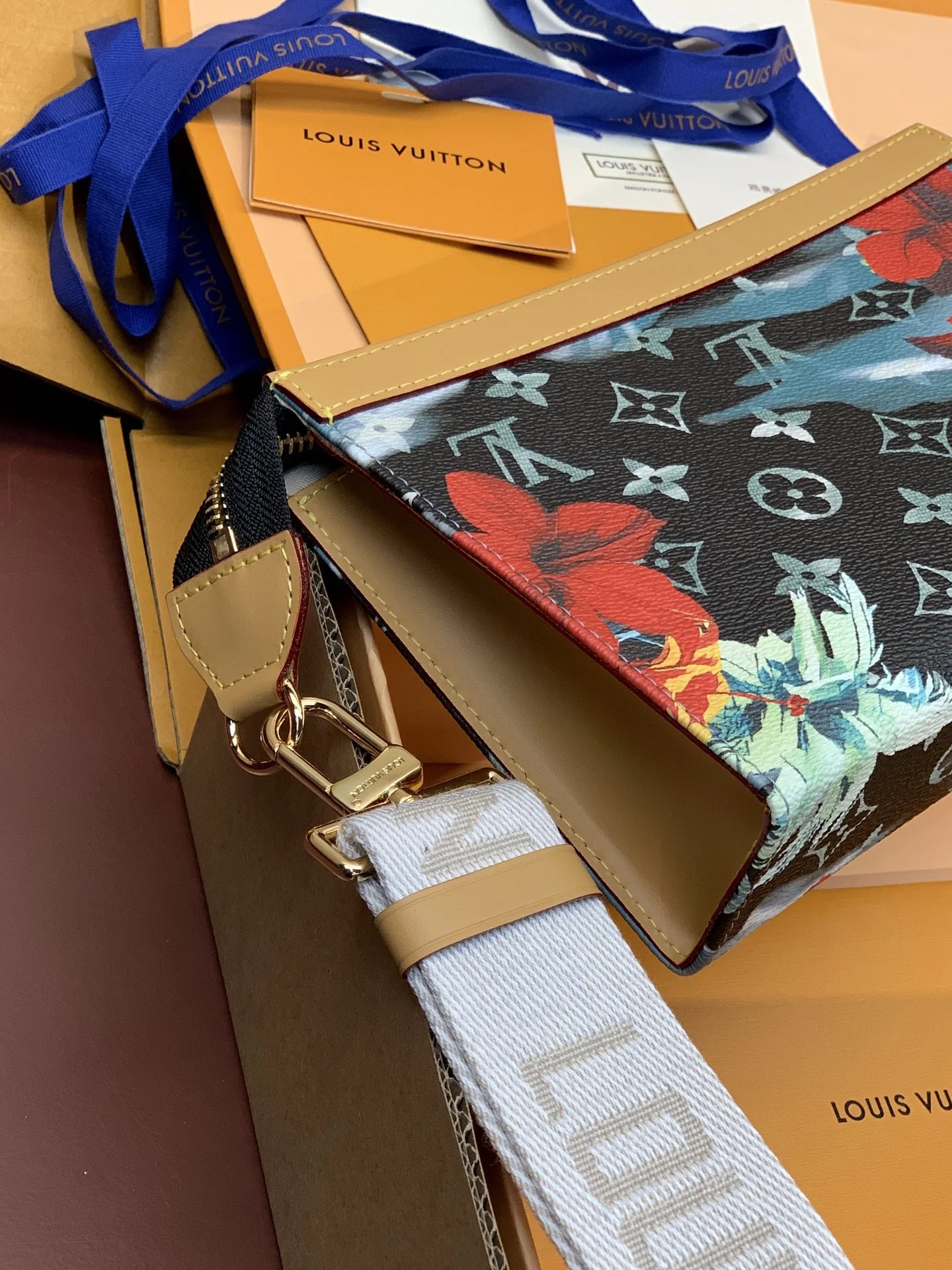 Exact replica Louis Vuitton Satchel Bags