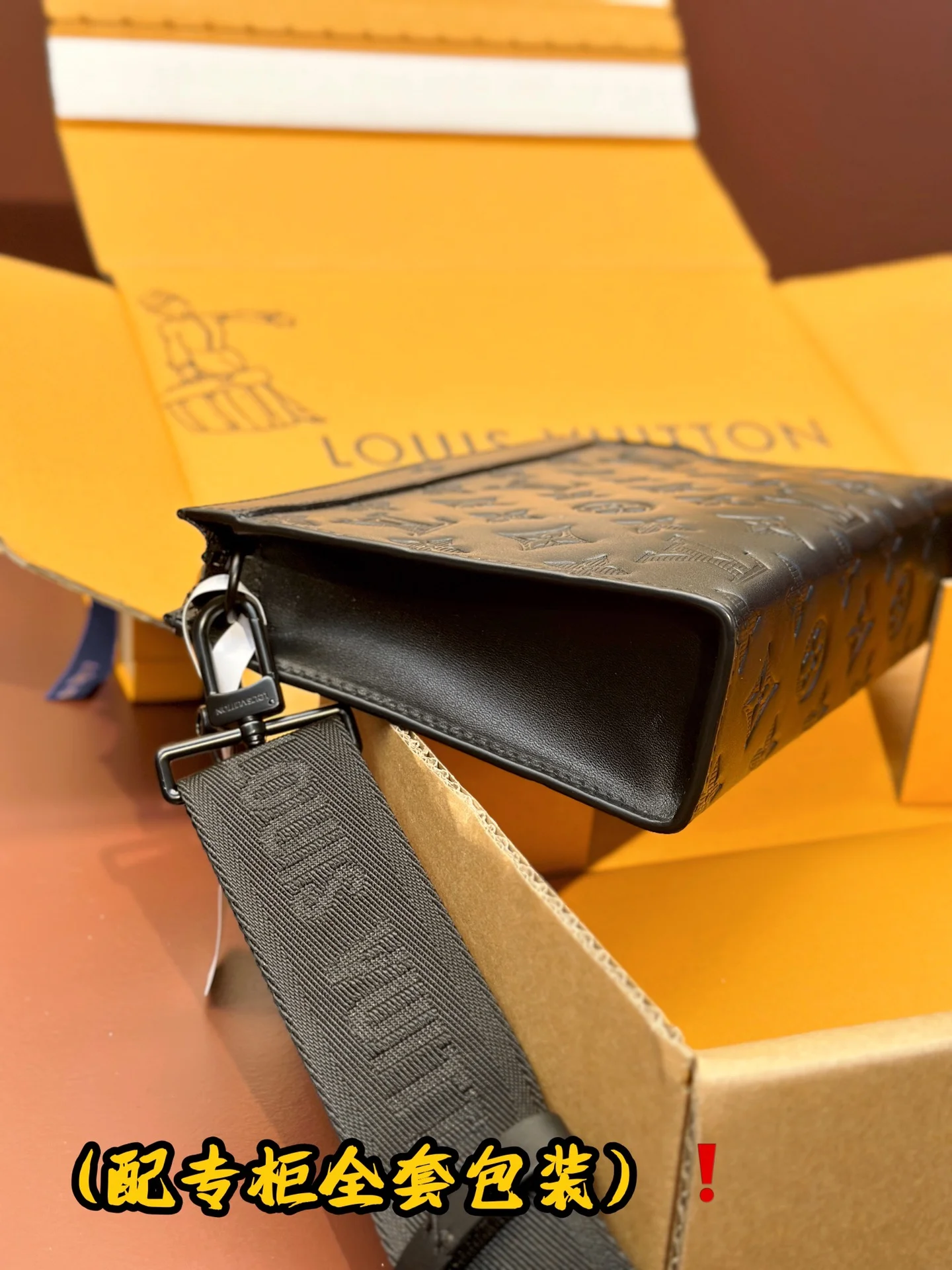 Exact replica Louis Vuitton Satchel Bags