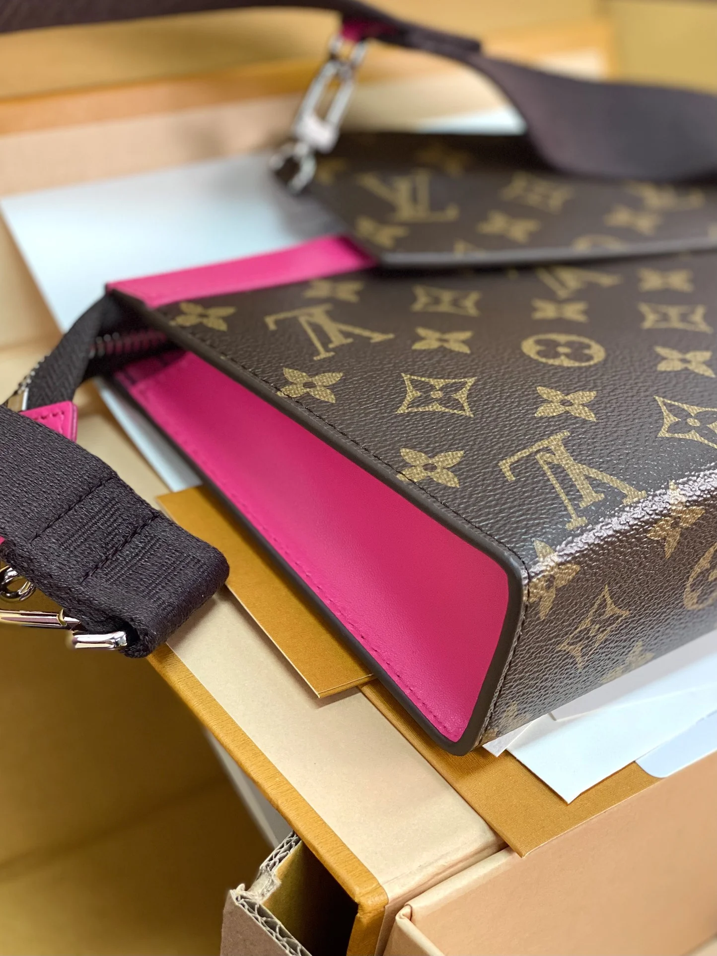 Low-cost Louis Vuitton Satchel Bags
