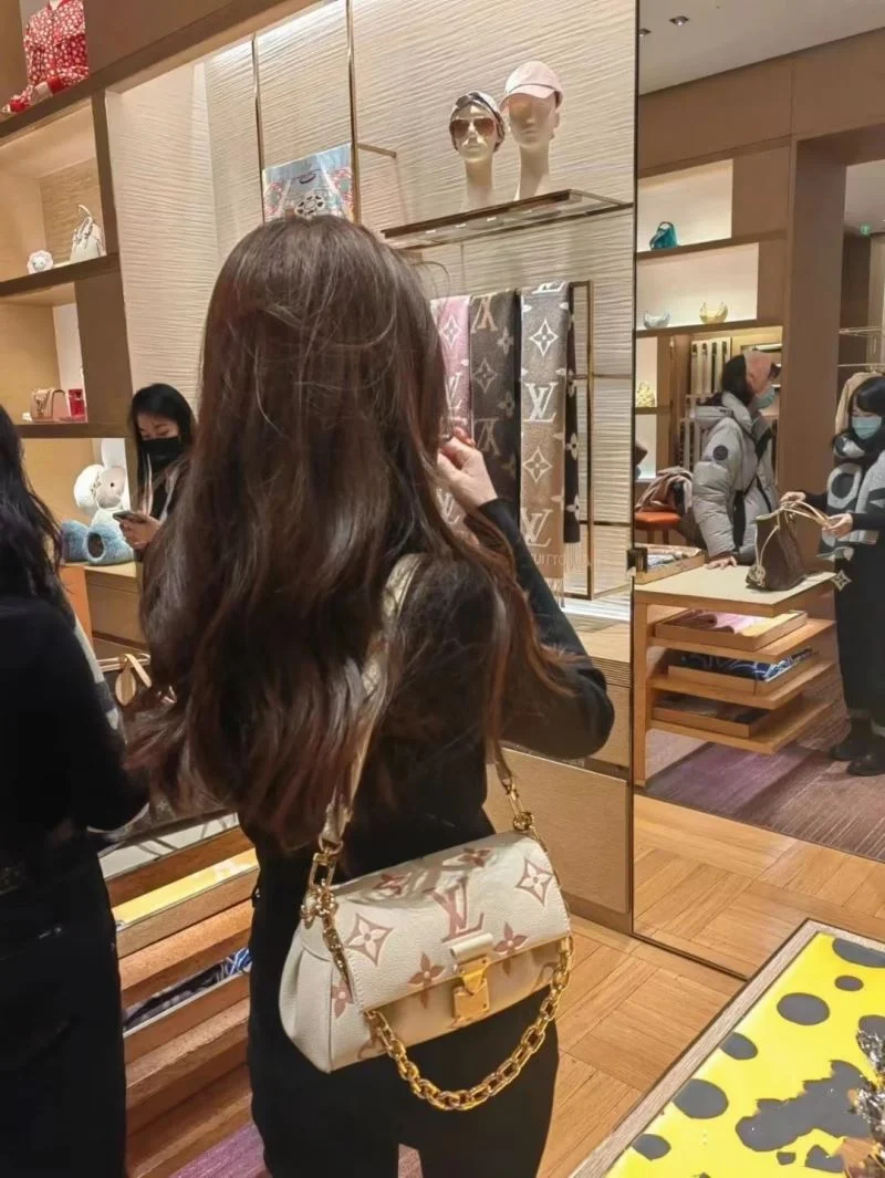 Precise copy Louis Vuitton Satchel Bags