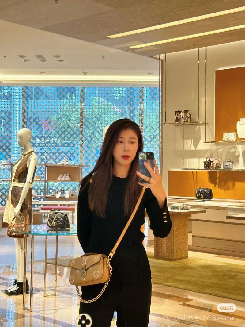 Brand-authenticated Louis Vuitton Satchel Bags