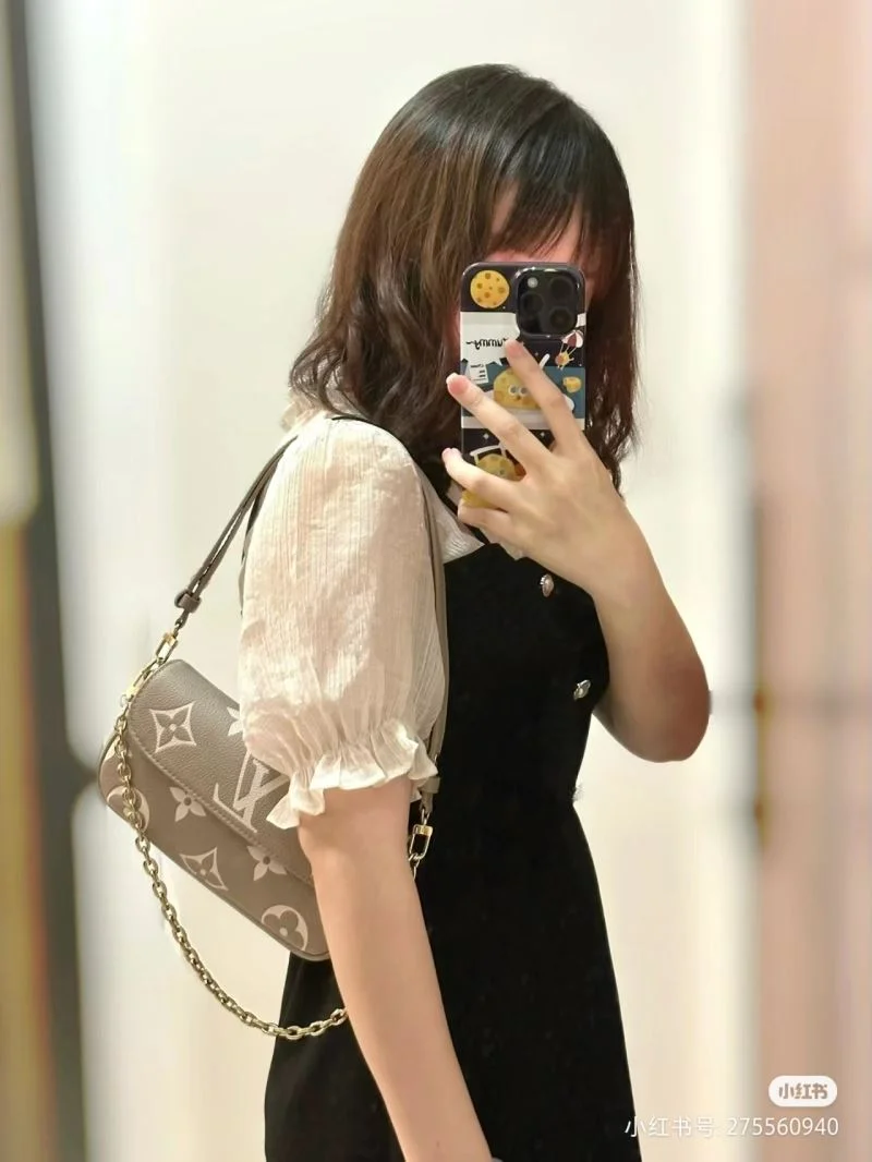 Perfect replica Louis Vuitton Satchel Bags