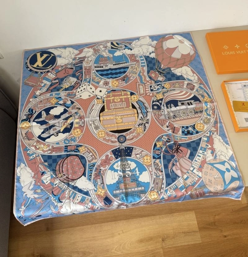 Accurate model Louis Vuitton Scarf