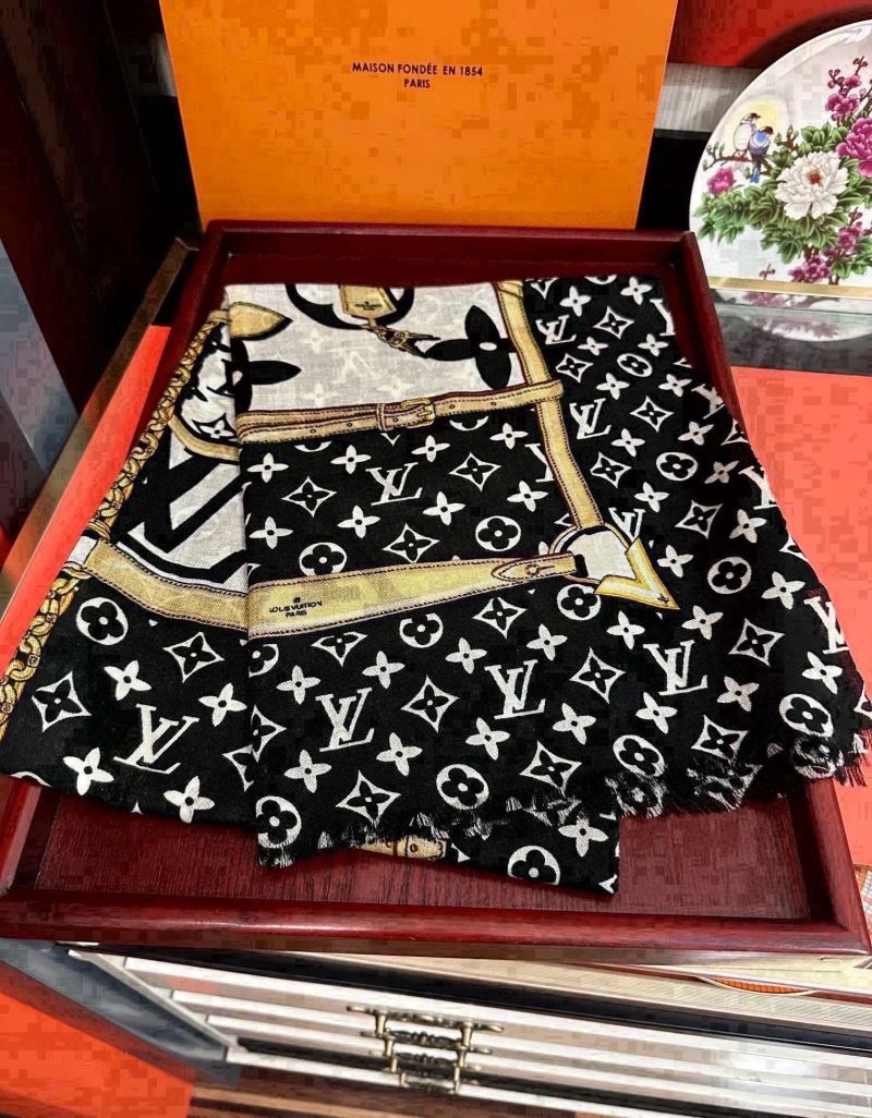 Bargain Louis Vuitton Scarf