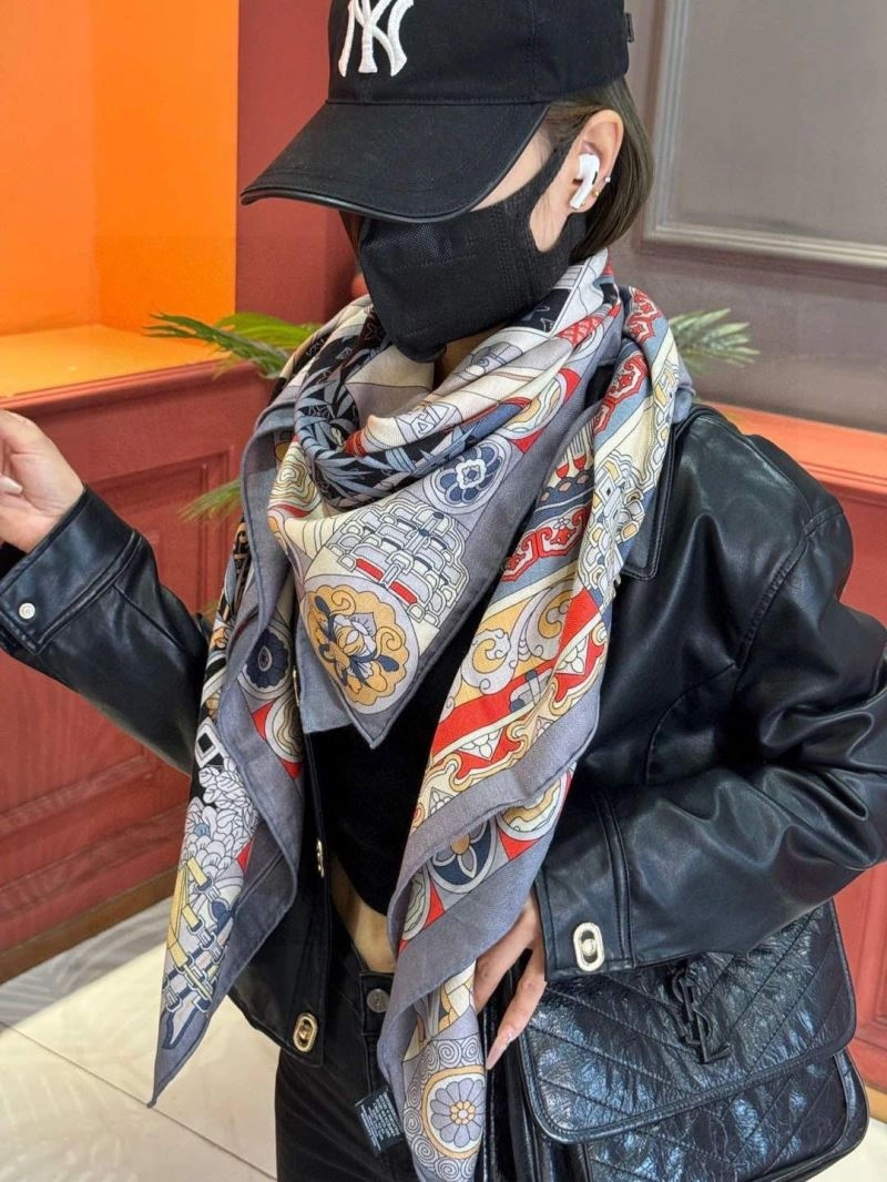 Top mirror Louis Vuitton Scarf