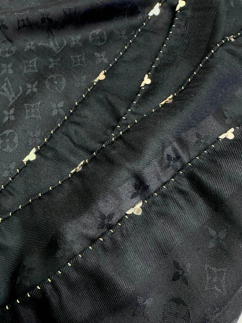 Bargain Louis Vuitton Scarf