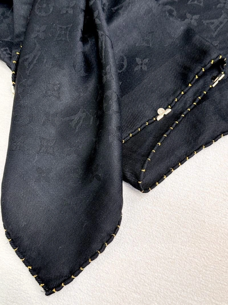 Bargain Louis Vuitton Scarf