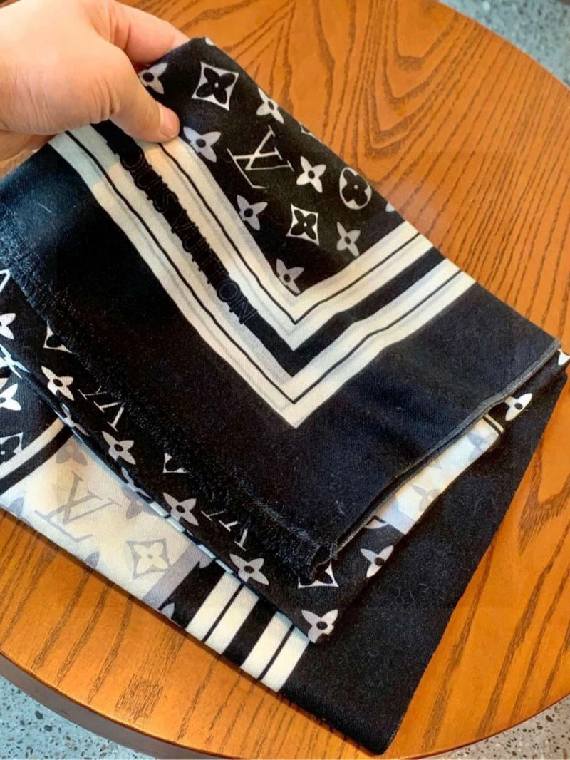Factory-made Louis Vuitton Scarf