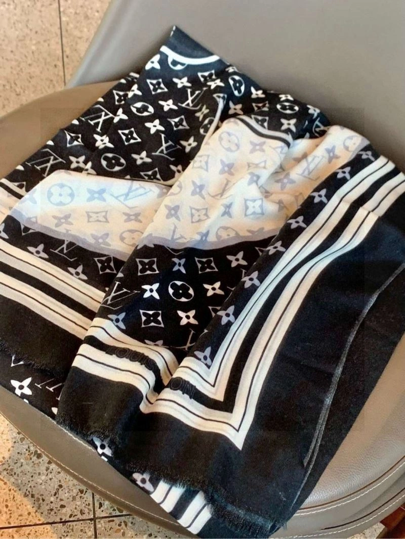 Factory-made Louis Vuitton Scarf