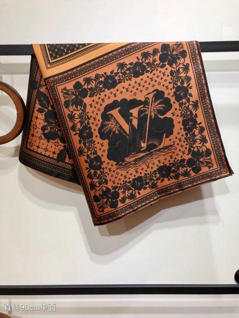 Accurate model Louis Vuitton Scarf